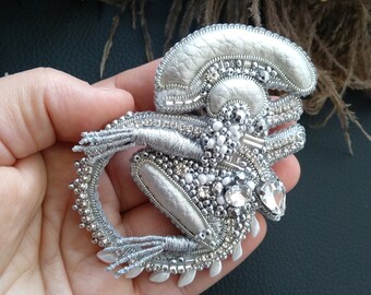 Knotwork Xenomorph 3D Metal Pin Alien Monster Celtic Viking Gripping ...