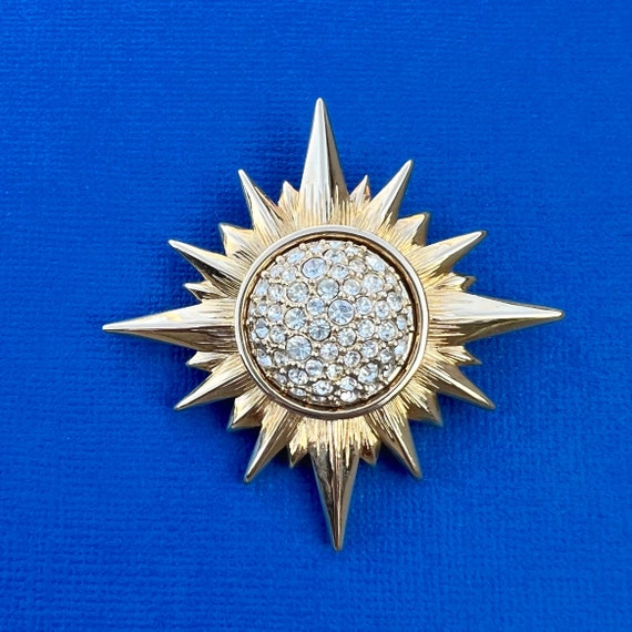 GLORIA VANDERBILT Gold Tone Starburst Pin / Brooch wi… - Gem