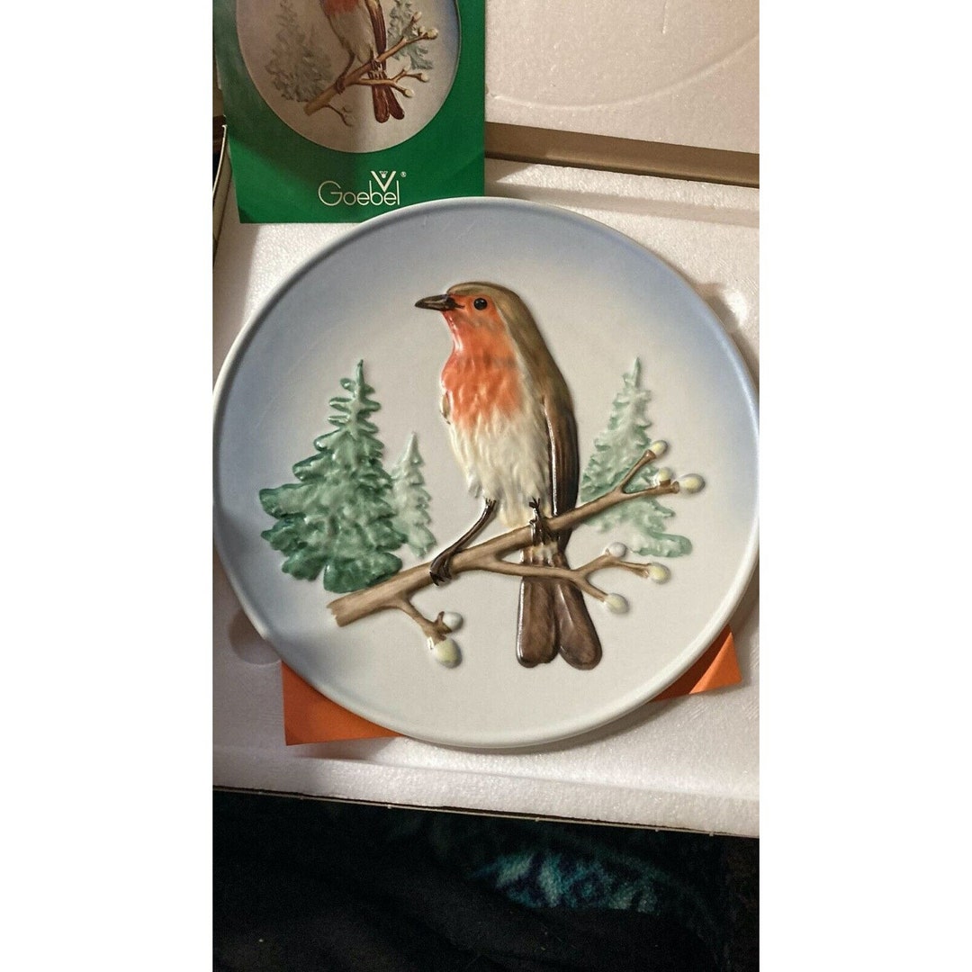 GOEBEL Plate in Base Relief, ROBIN, 1ST Edition, Hand Painted Wildlife ...