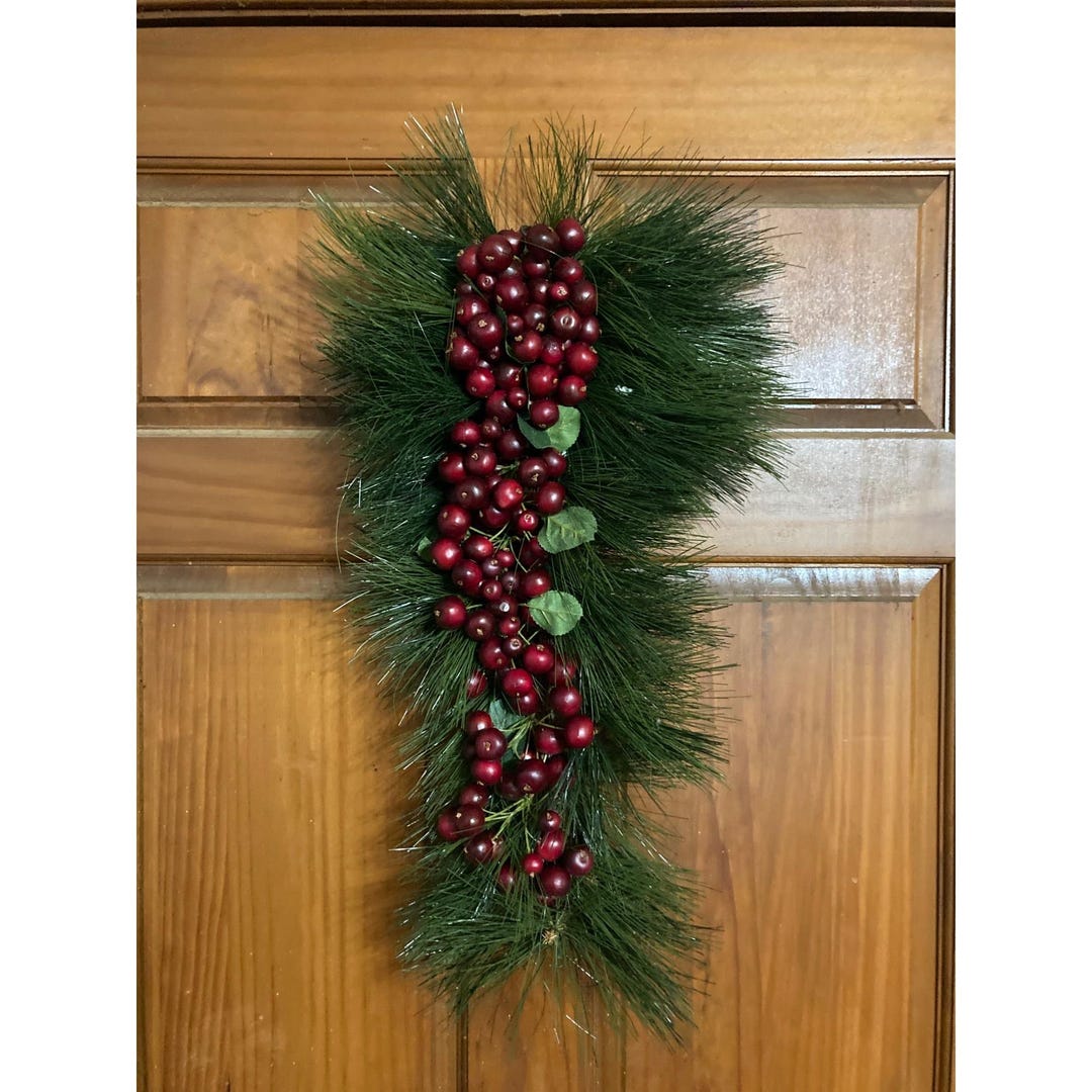 Artificial Pine & Berry Swag Garland 30