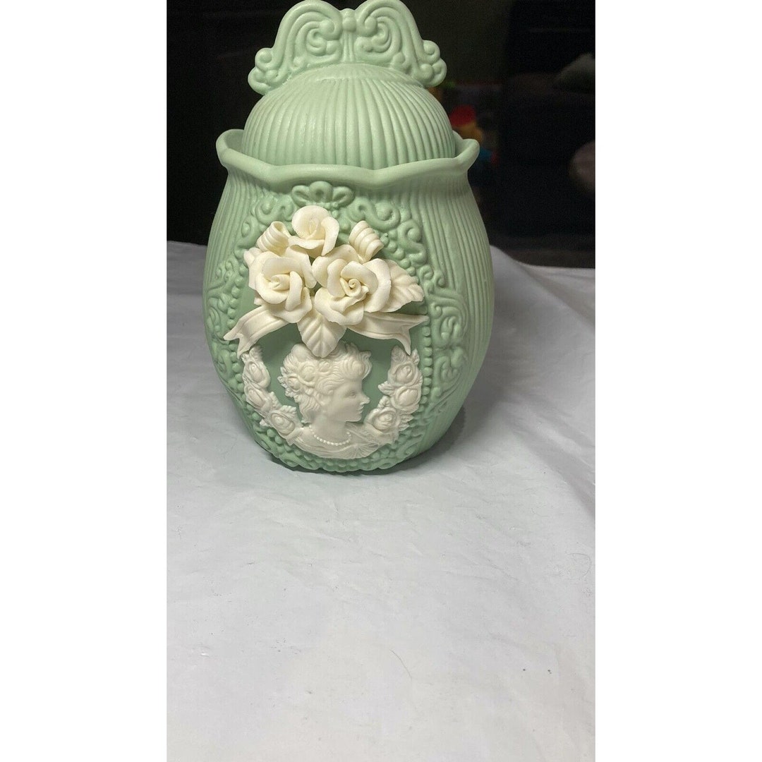 Jasper Ware Wedgwood-inspired Raised Cameo Flowers Green Jar and Lid.7 ...