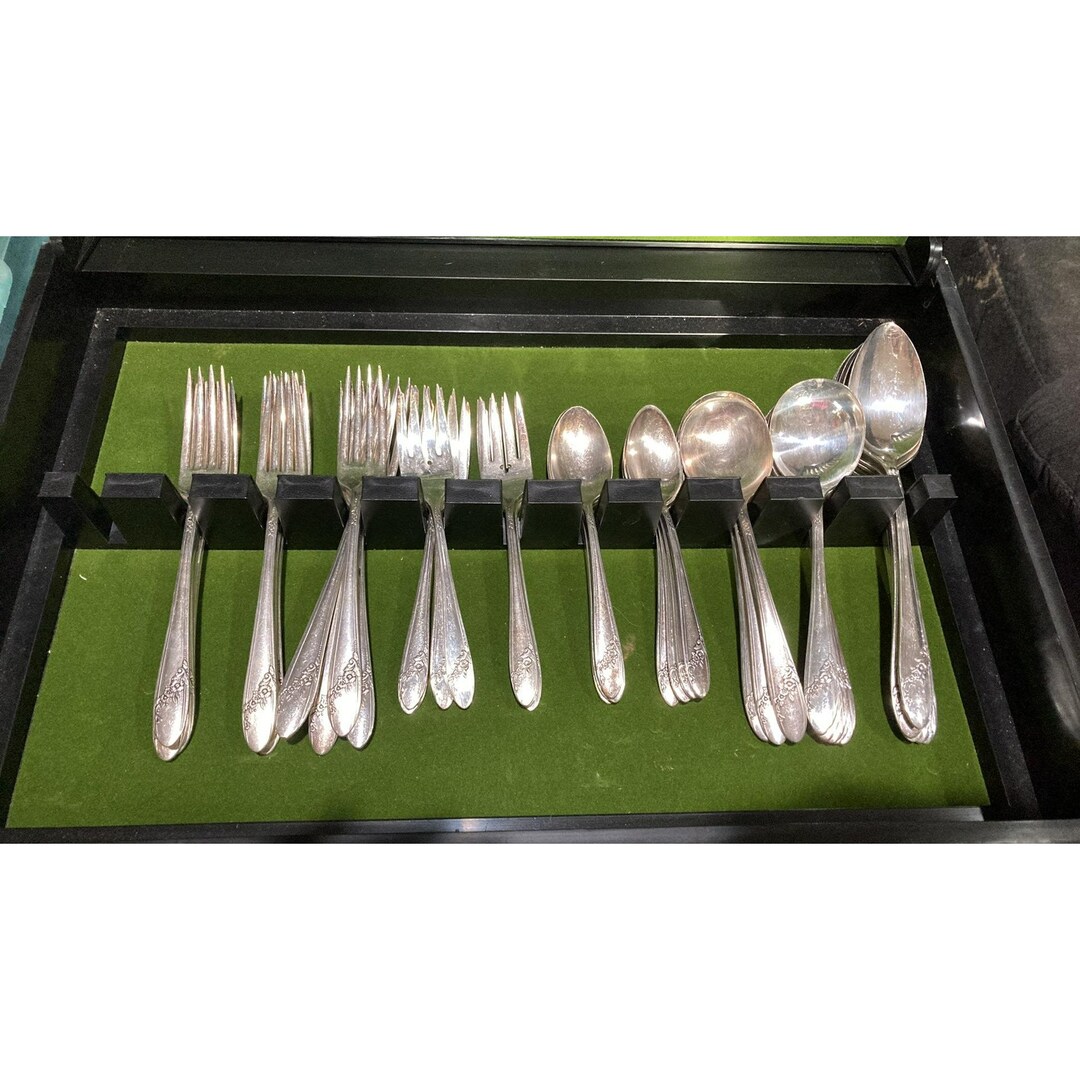 Tudor Plate Oneida Community Silver Plated Queen Bess Ll Flatware, 68 ...