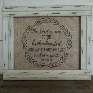 Psalm 34:18 Burlap Print Bible Verse Wall Art Near to the | Etsy