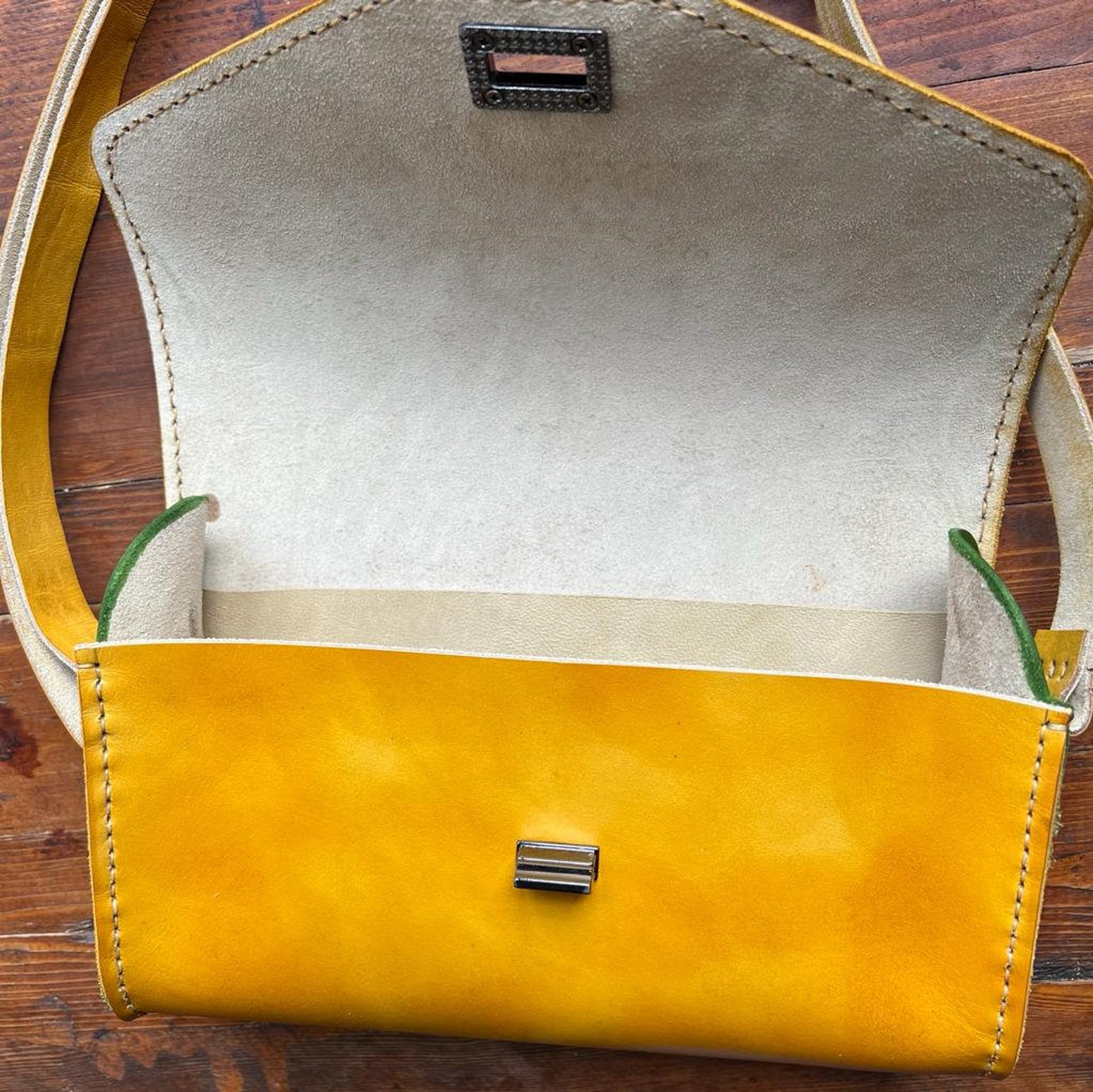 Daisy Minimalist Handmade Leather Handbags, Crossbody Leather Purses ...