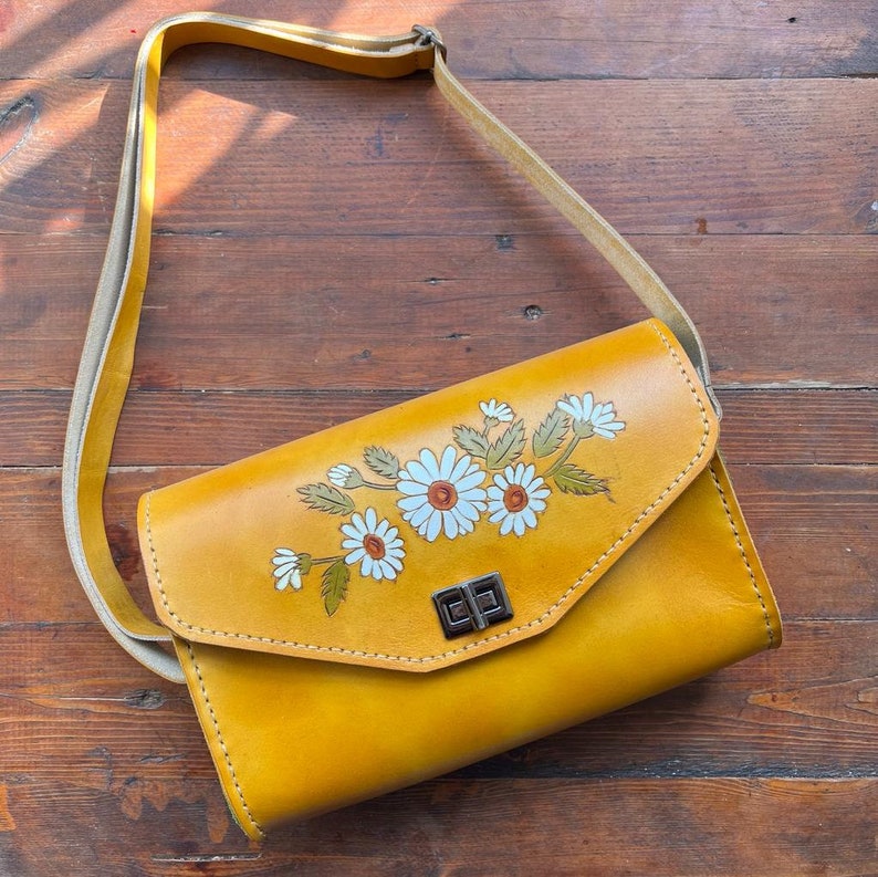 Daisy Minimalist Handmade Leather Handbags, Crossbody Leather Purses ...
