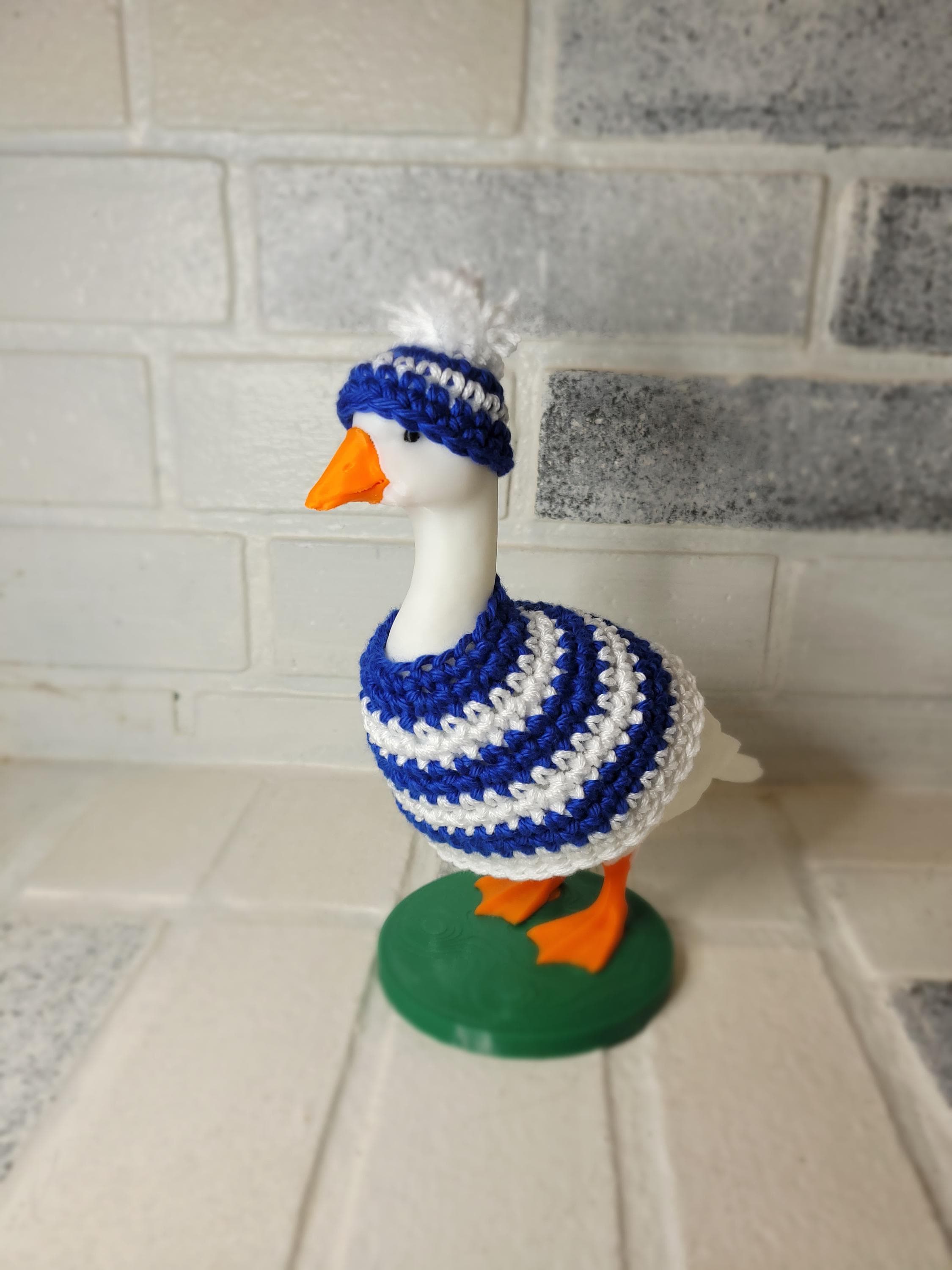7-inch Goose Winter Outfit – Sweater & Hat Set | Mini Desktop Porch ...