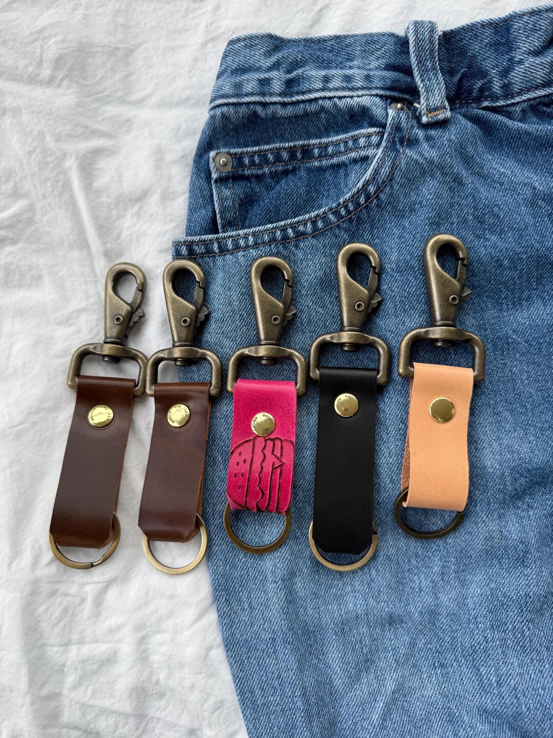 Handmade Full Grain Leather Carabiner Keychain: Solid Brass Key Holder ...
