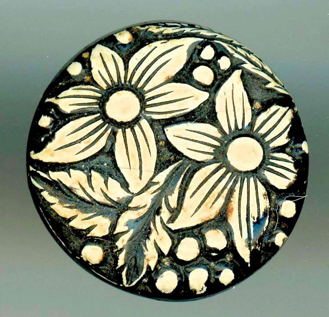 One Piece Buffed Celluloid Button Black and White Double Dai Sey Button ...