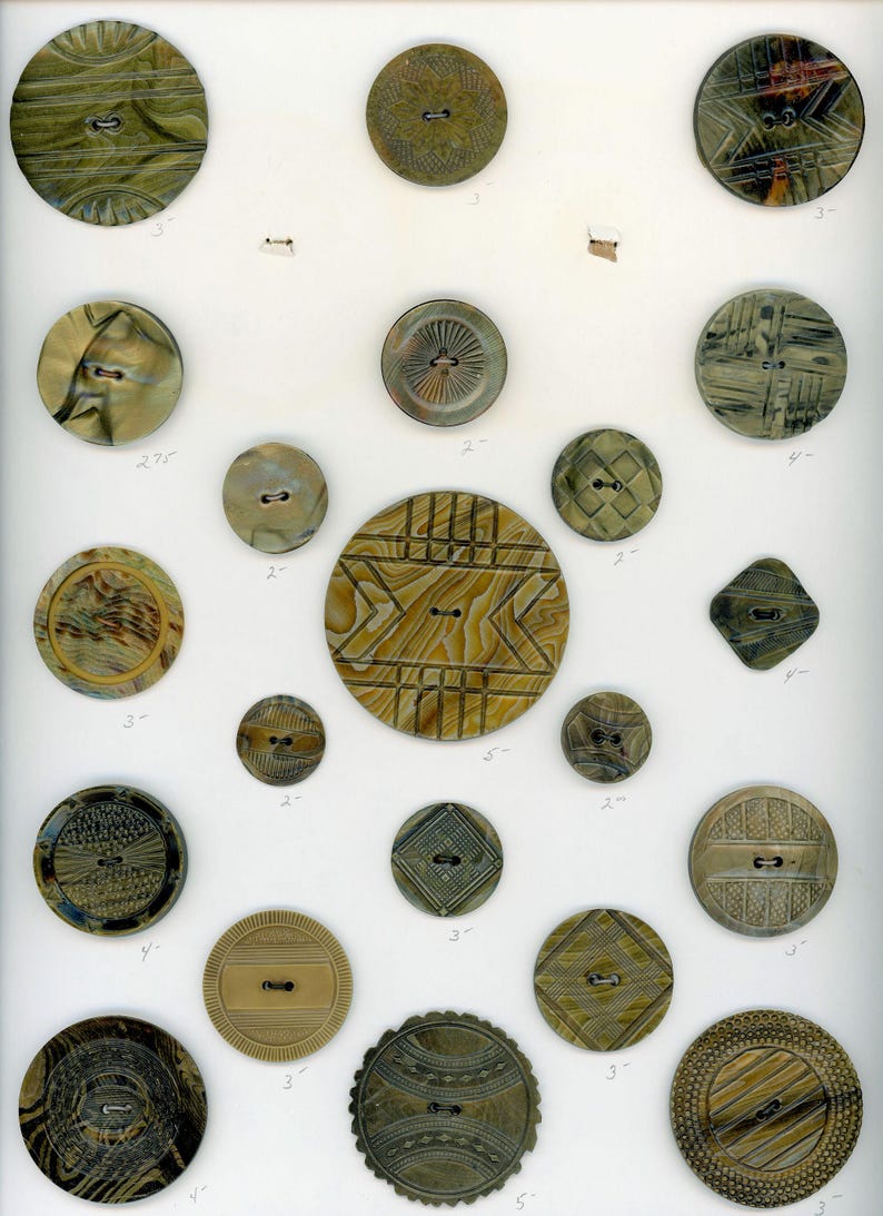 Fantastic Card of 21 Celluloid Wafer Buttons Rare Scalloped Border ...
