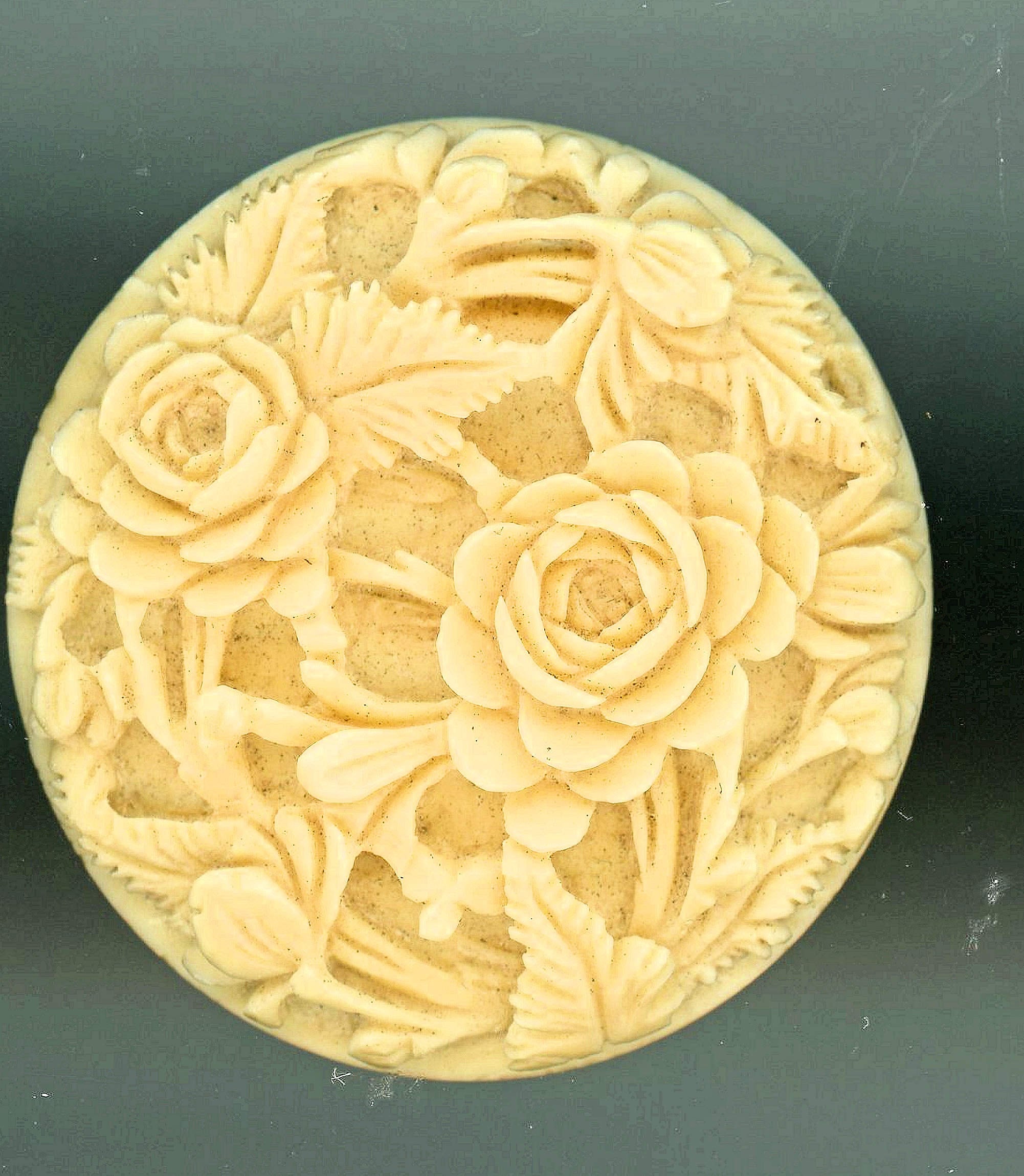 Absolutely Gorgeous Peo Ny and Lea Ve S Deeply Carved Natural Material ...