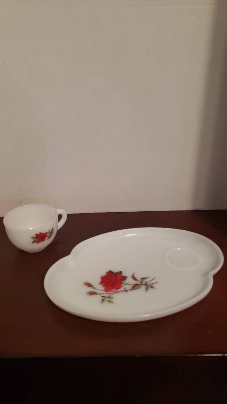 Vintage Federal Milk Glass Rosecrest Pattern 6 Piece Snack Set. - Etsy