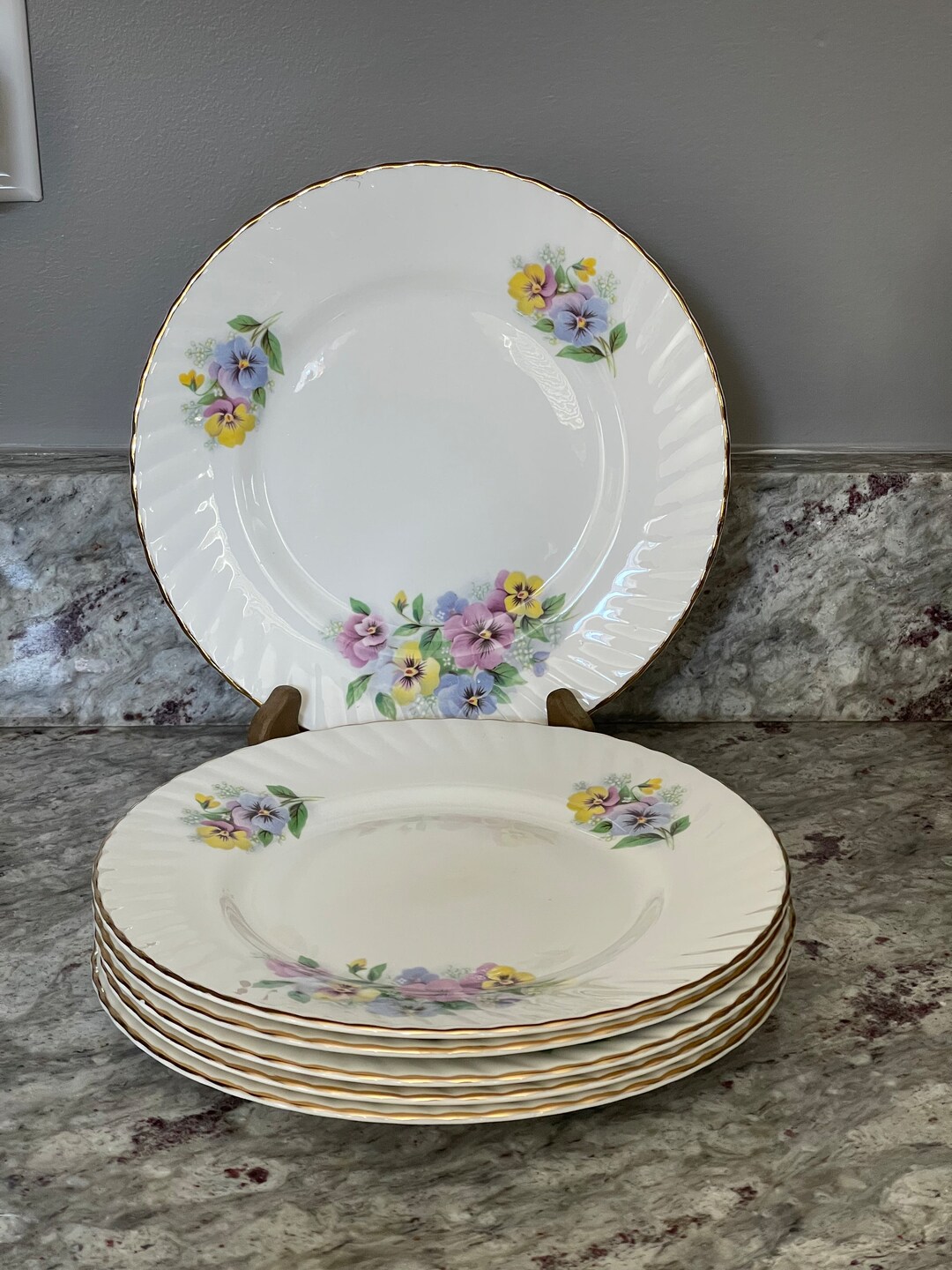 Elizabethan Fine China Plates, Pansies *rare Pattern* - Etsy
