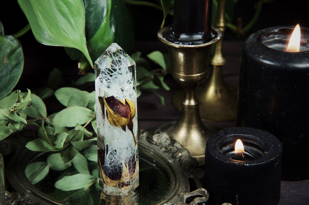 Red Roses in Resin Crystal Point With White Lace Red Rose Crystal ...