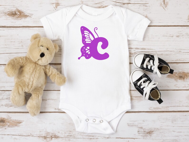 Paquete SVG de monograma del alfabeto de mariposa, letras en capas para ...