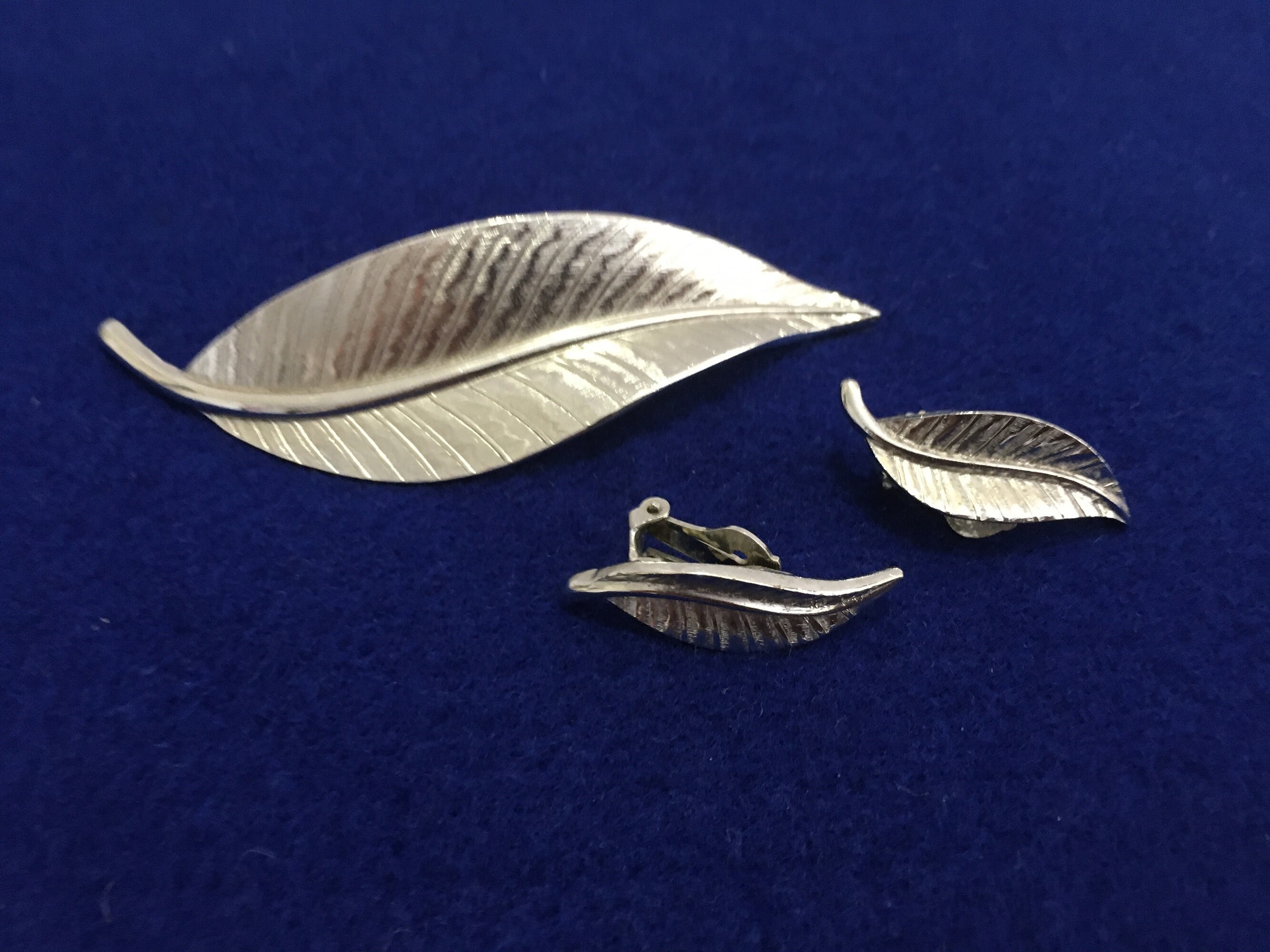 Vintage Avon Jewelry Set Elegant Leaf Design Brooch and - Etsy