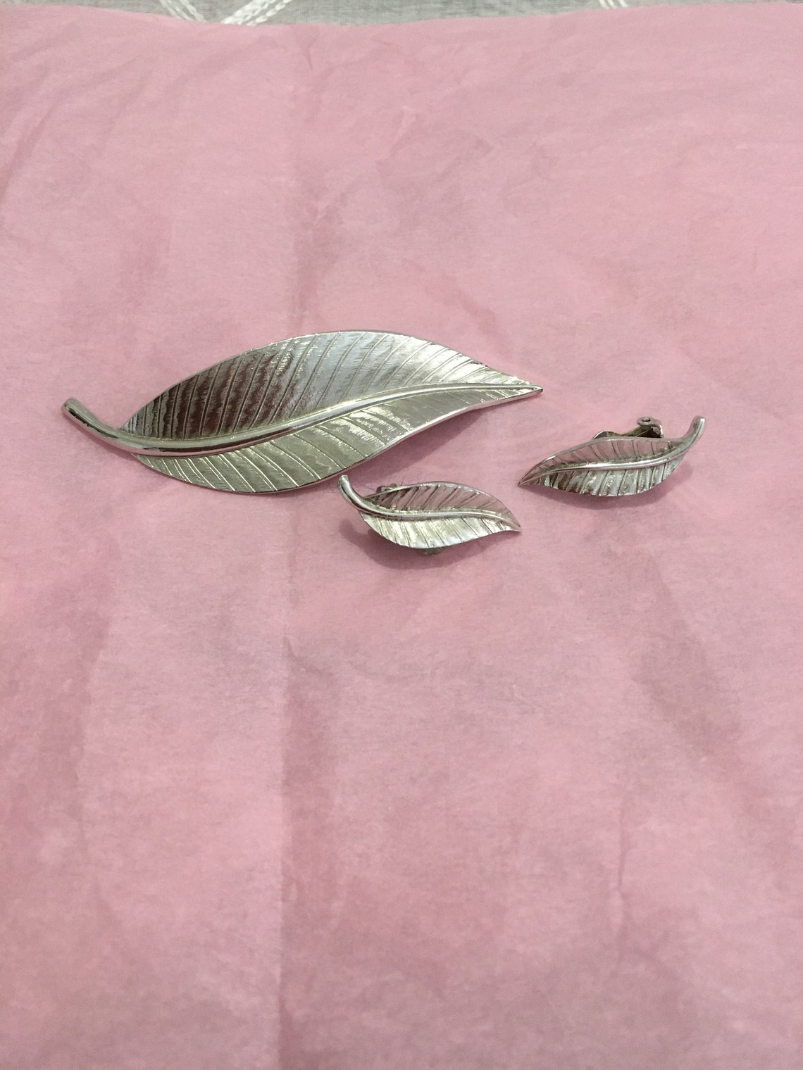 Vintage Avon Jewelry Set Elegant Leaf Design Brooch and | Etsy