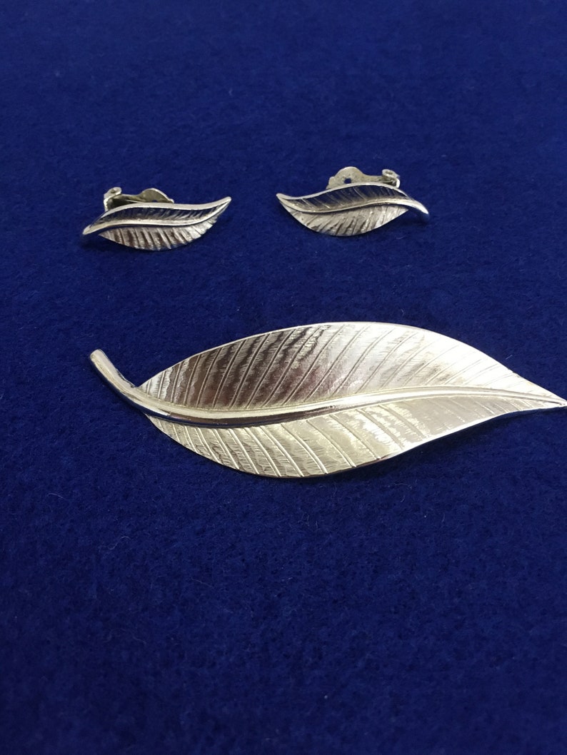 Vintage Avon Jewelry Set Elegant Leaf Design Brooch and - Etsy