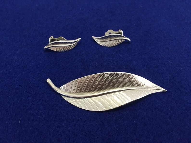 Vintage Avon Jewelry Set Elegant Leaf Design Brooch and | Etsy