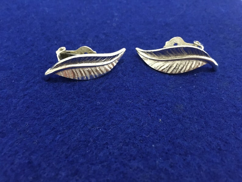 Vintage Avon Jewelry Set Elegant Leaf Design Brooch and | Etsy