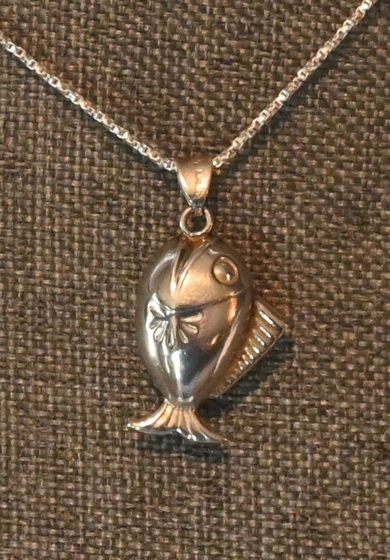 Sterling silver puffy fish - Gem