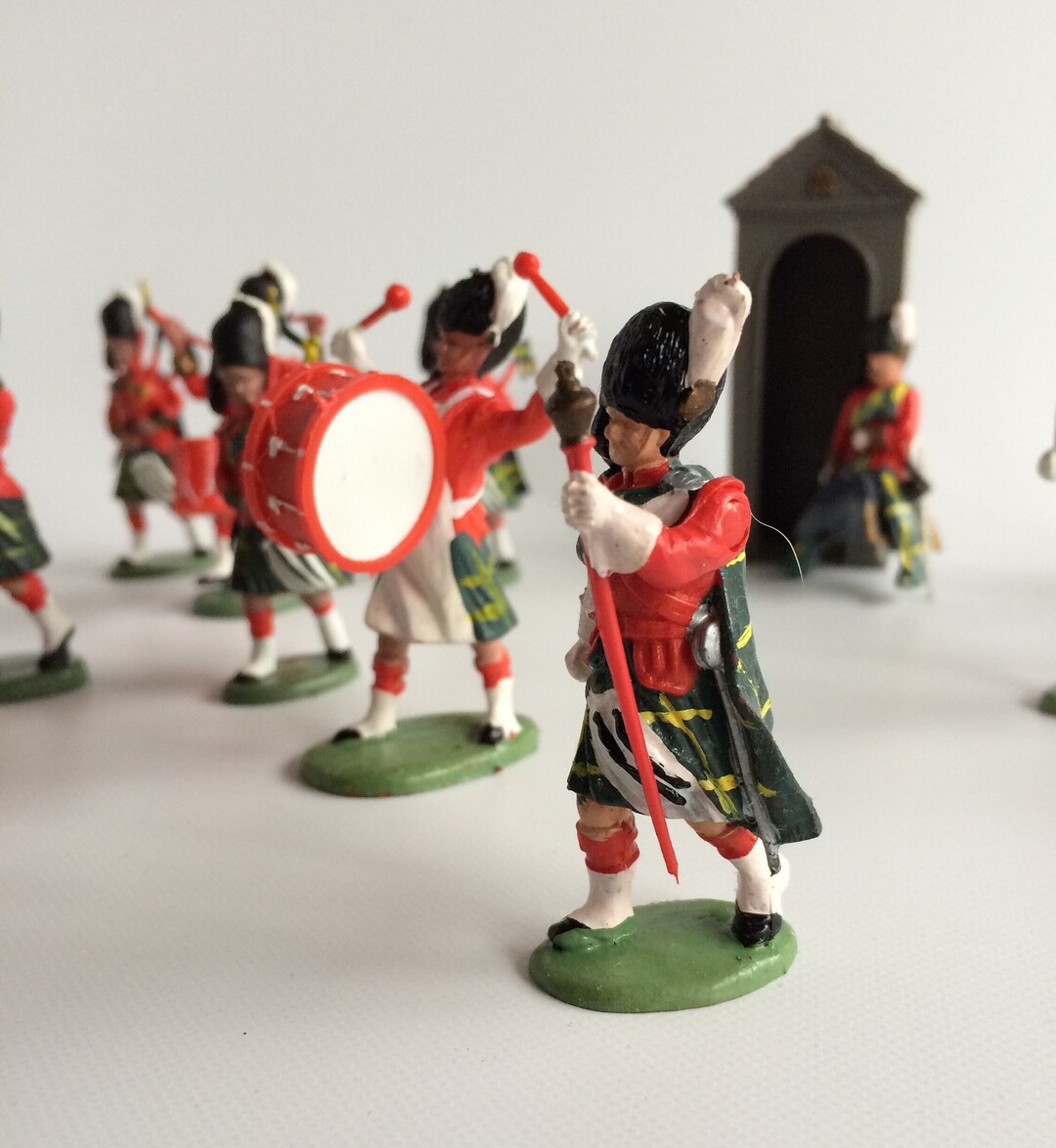 Highlanders 18-piece Play Set Herald Models Britains Ltd 7109 ...
