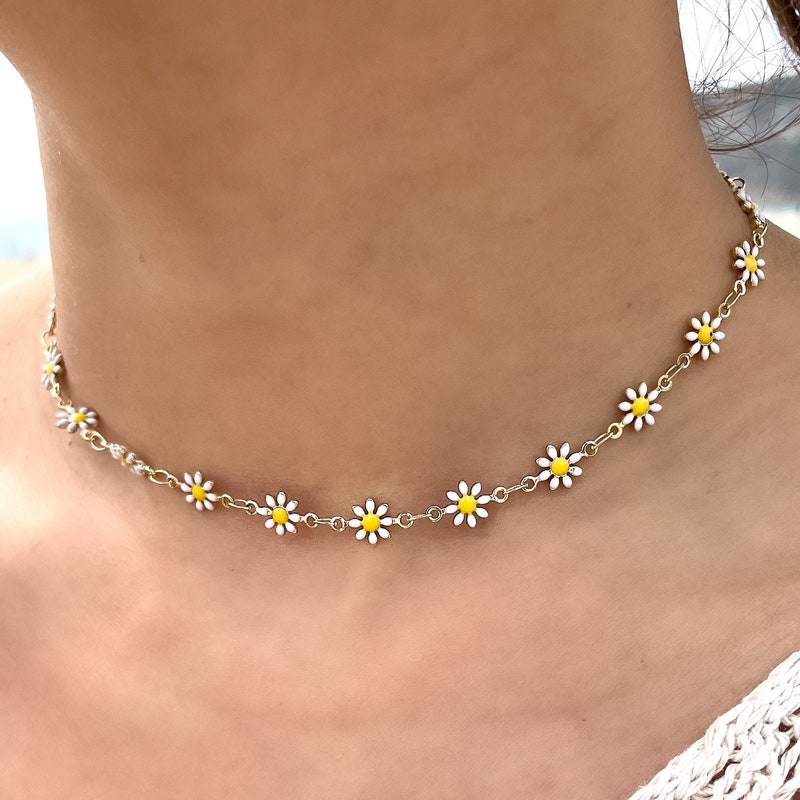 Daisy Necklace - Etsy