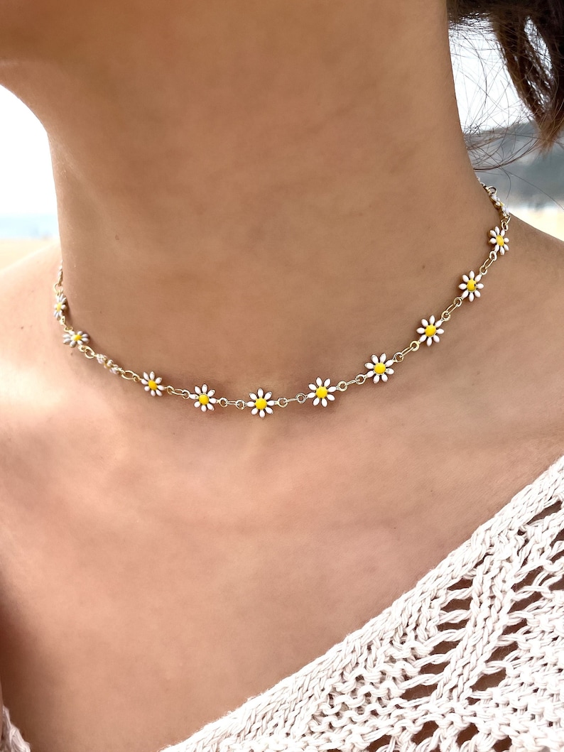 Daisy Necklace, Daisy Necklace, Flower Necklace, Flower Necklace, Daisy ...