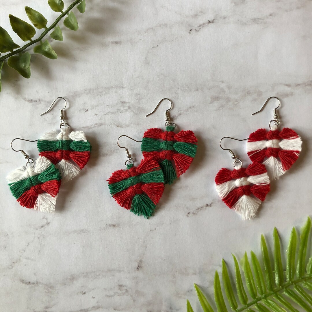 Small Christmas-themed Macrame Feather Earrings Christmas Earrings ...