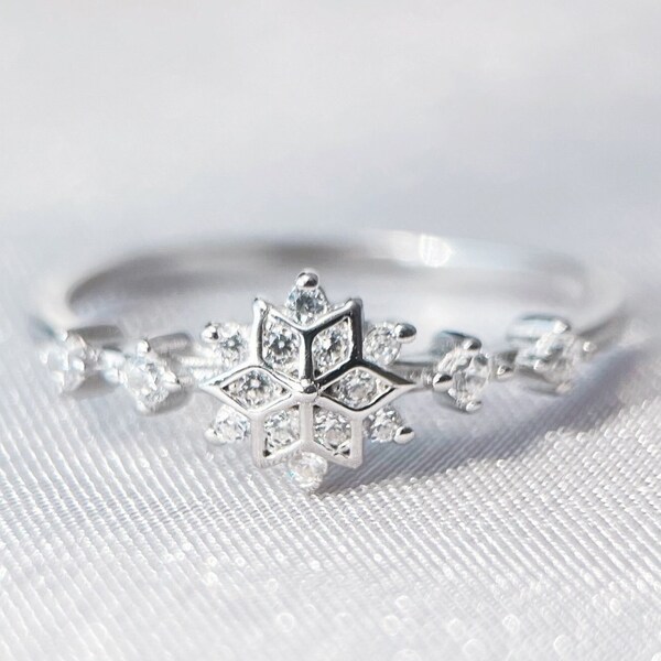Snowflake Ring - Etsy