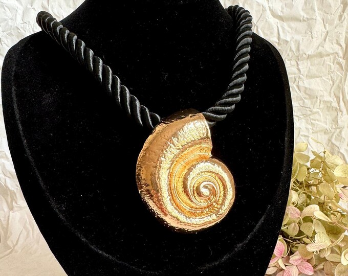 Bold Shell Necklace/nautilus Gold Necklace/ Conch Chocker/ Shall ...
