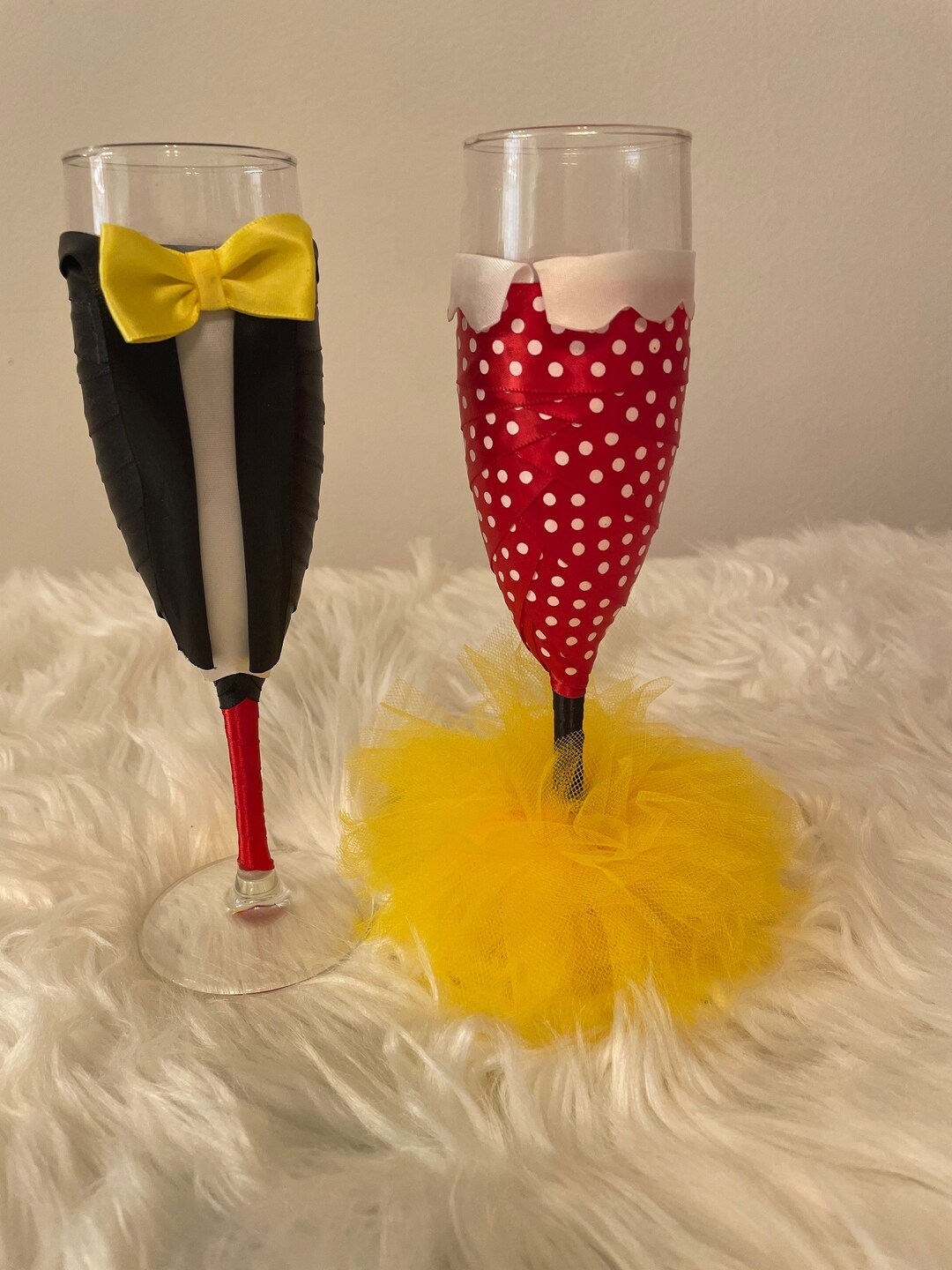 Mickey and Minnie Mouse Red Mr and Mrs Wedding Set, Champagne Flute ...