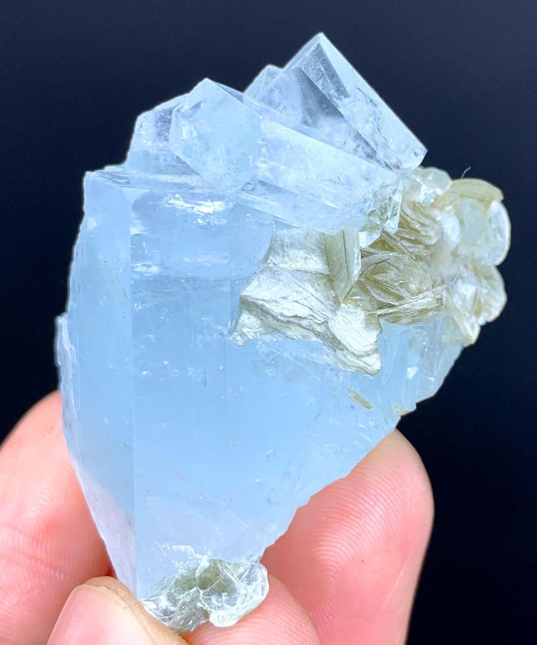 Natural Sky Blue Color Aquamarine Crystal With Musco Vite Mica ...