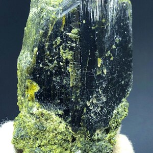 Beautiful Naturally Green Color Epidote Crystal ,raw Epidot, Mineral ...