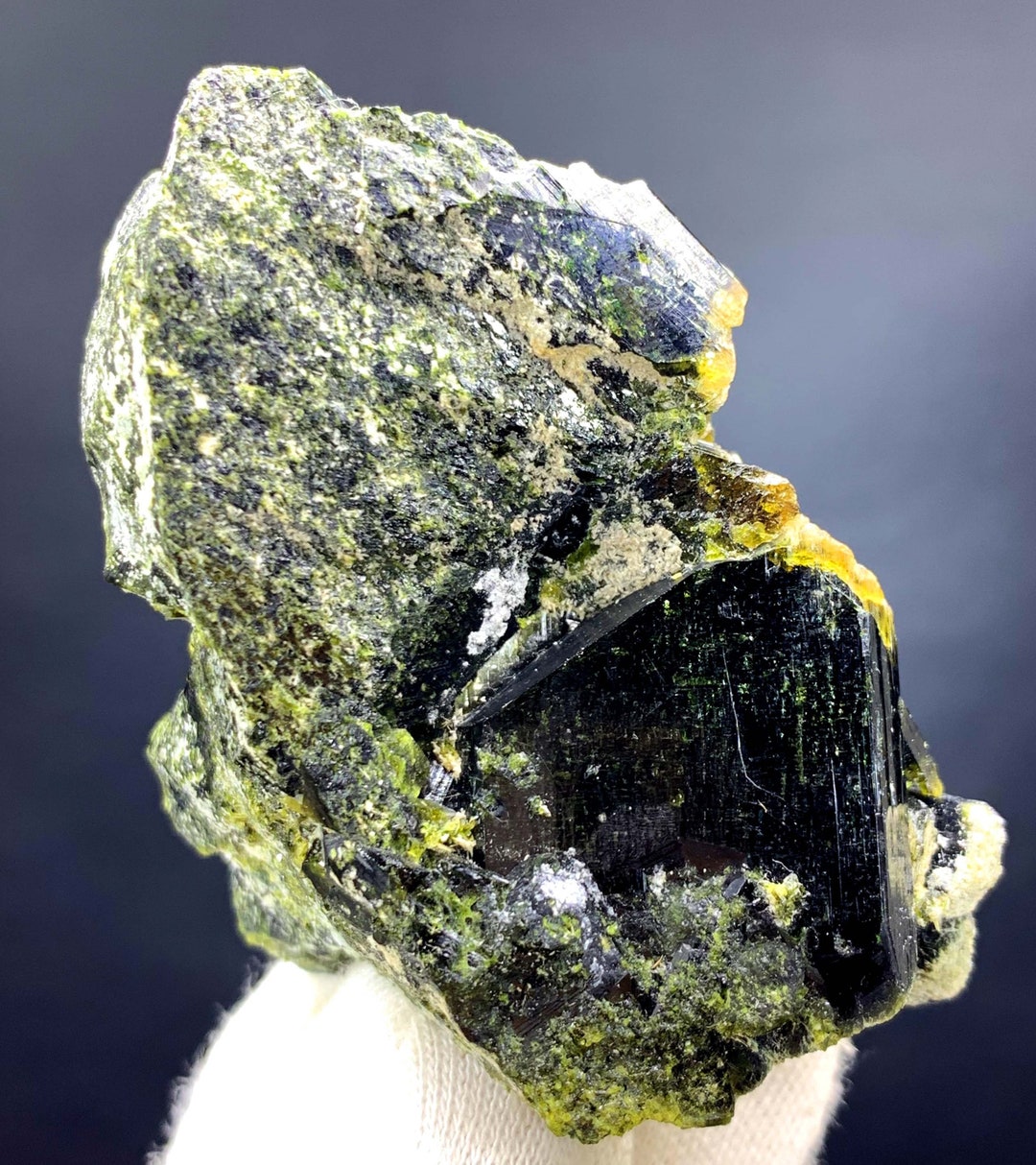 Beautiful Naturally Green Color Epidote Crystal ,raw Epidot, Mineral ...