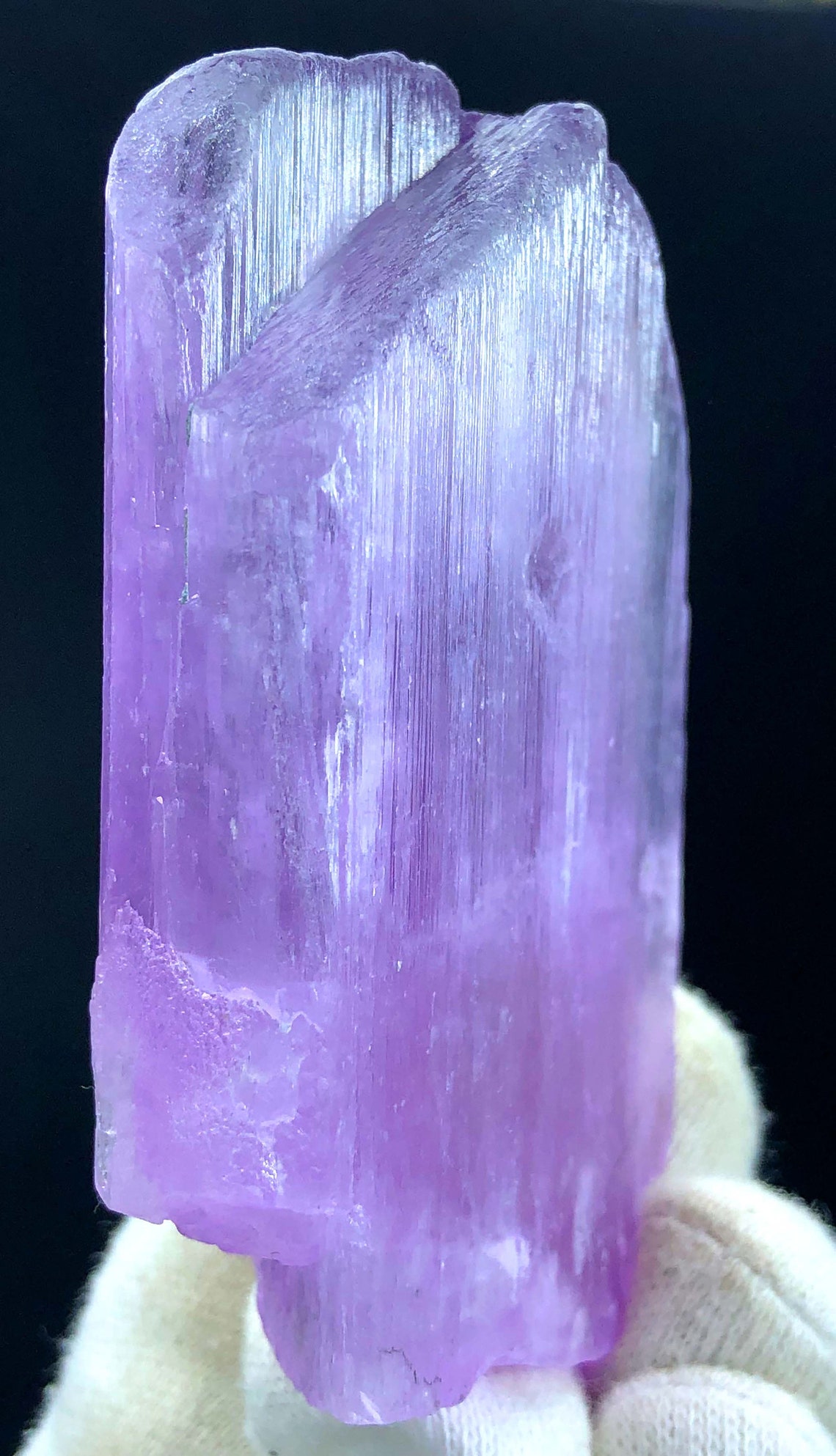 Natural Pink Color DT Kunzite Crystal, Raw Mineral, Kunzite Crystal ...