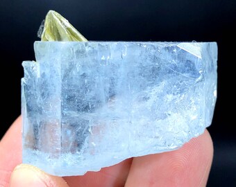 Natural Transparrent Sky Blue Color Aquamrine Crystal With Mica ...