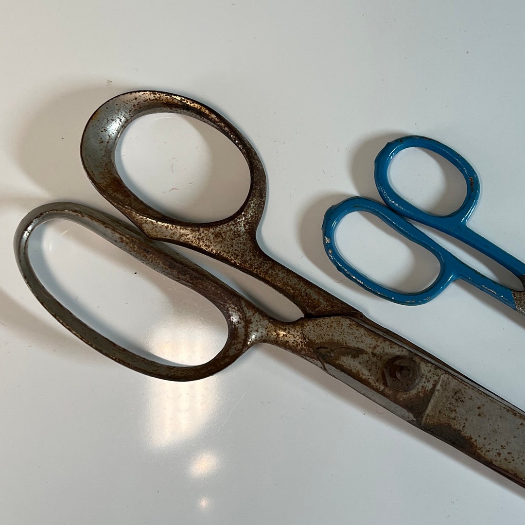 2 Pairs of Vintage Metal Scissors - Etsy