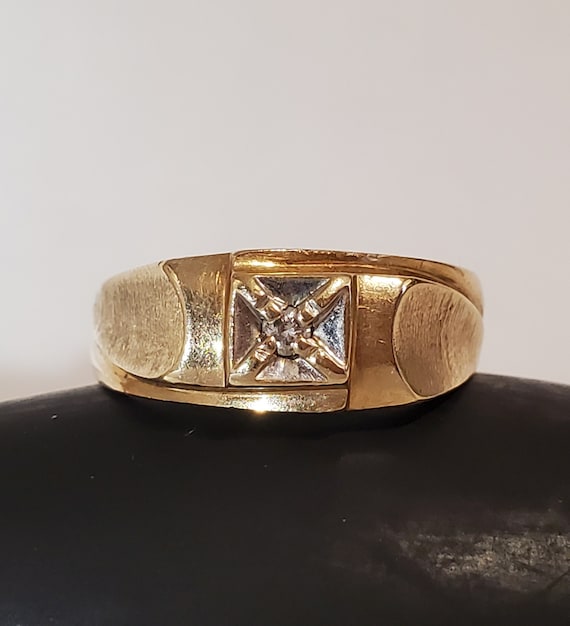 Vintage 10K Signet Ring with Brushed Gold and Diamond… - Gem