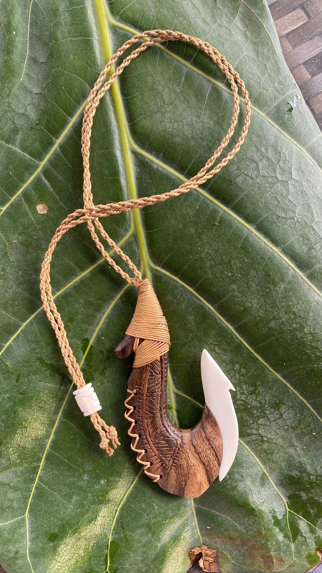 Tribal Carving Wood & White Buffalo Bone Fish Hook Maori Pendant With ...