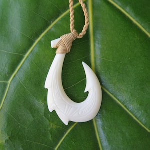 Hawaiian Tribal Carved Fish Hook Buffalo Bone Necklace Hawaii Native ...