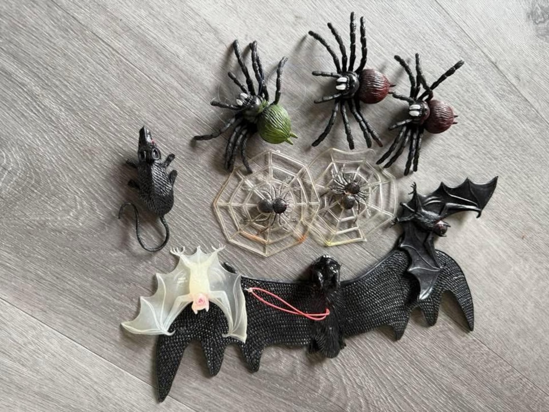 Vintage/ Lot of 10/ Plastic/ Bat/ Rat/ Spider Web/ Spider/ Halloween ...