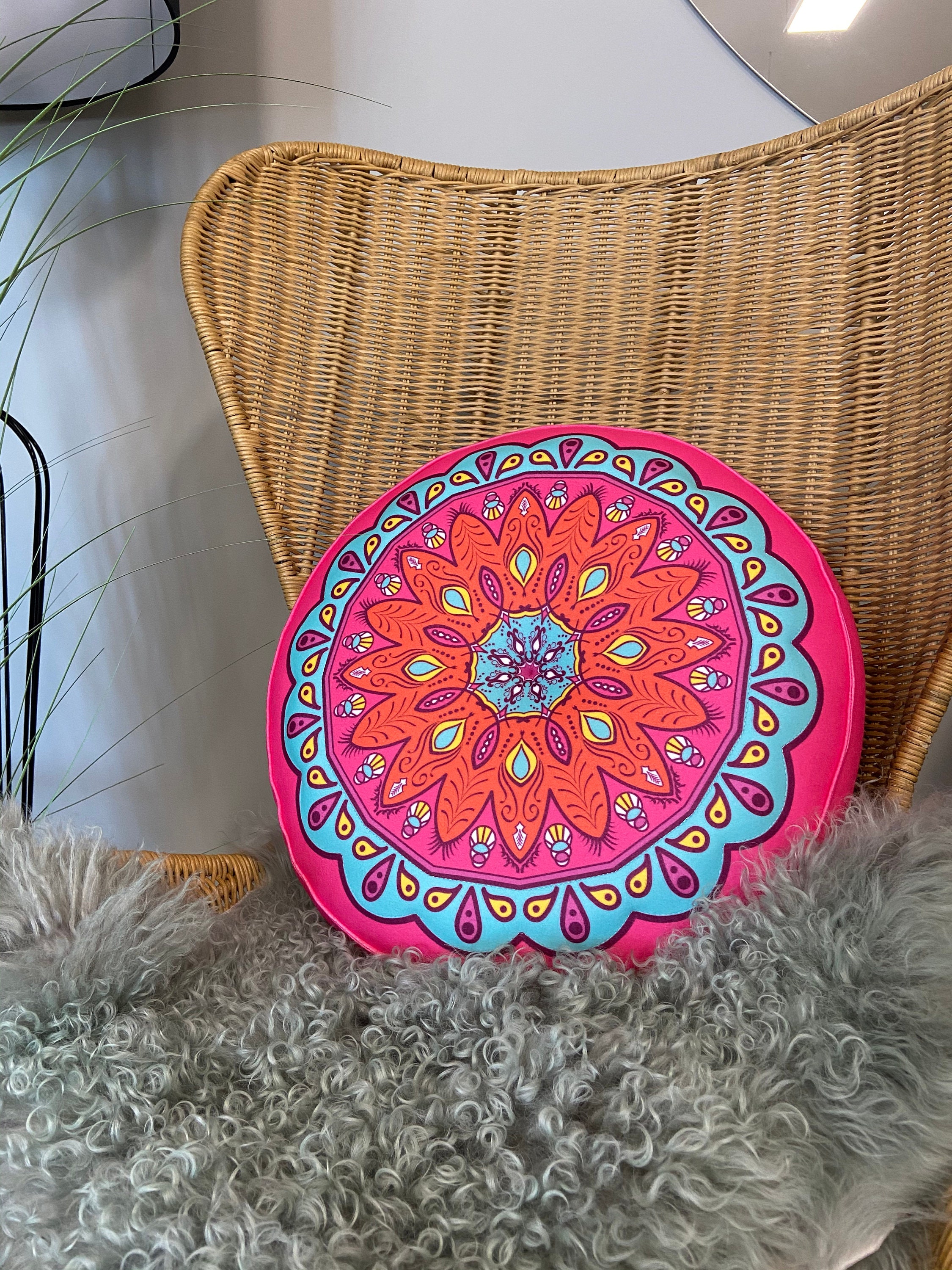 Mandala Pillow / boho Pillow / Colorful mandala / round | Etsy
