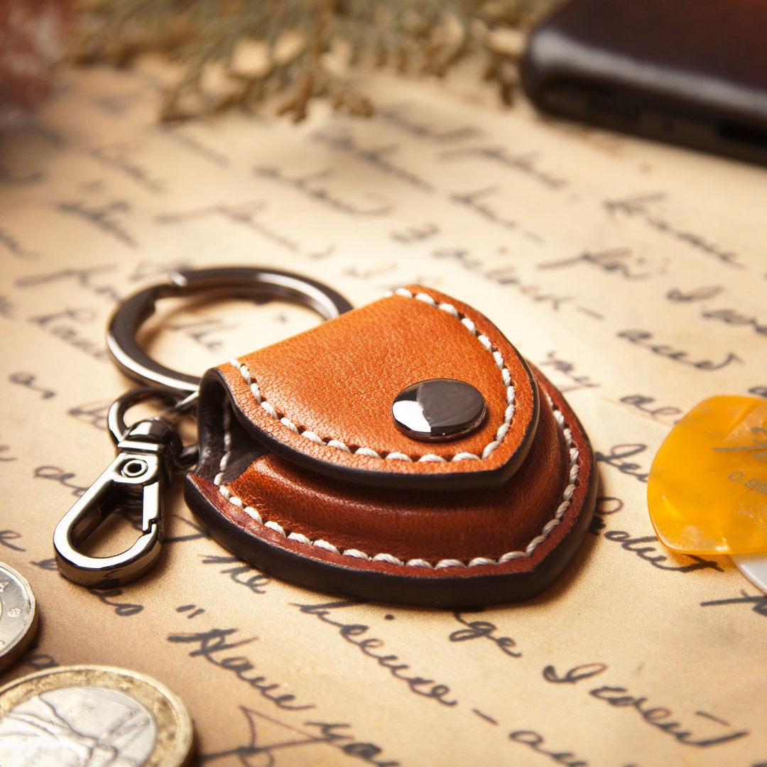 Premium Leather Guitar Pick Holder, Guitar Pick Case: Minerva Box (elm ...