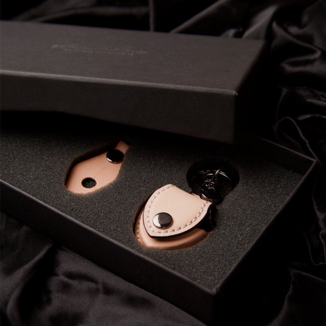 Premium Leather Guitar Pick Holder Guitar Pick Case: V1 | Etsy