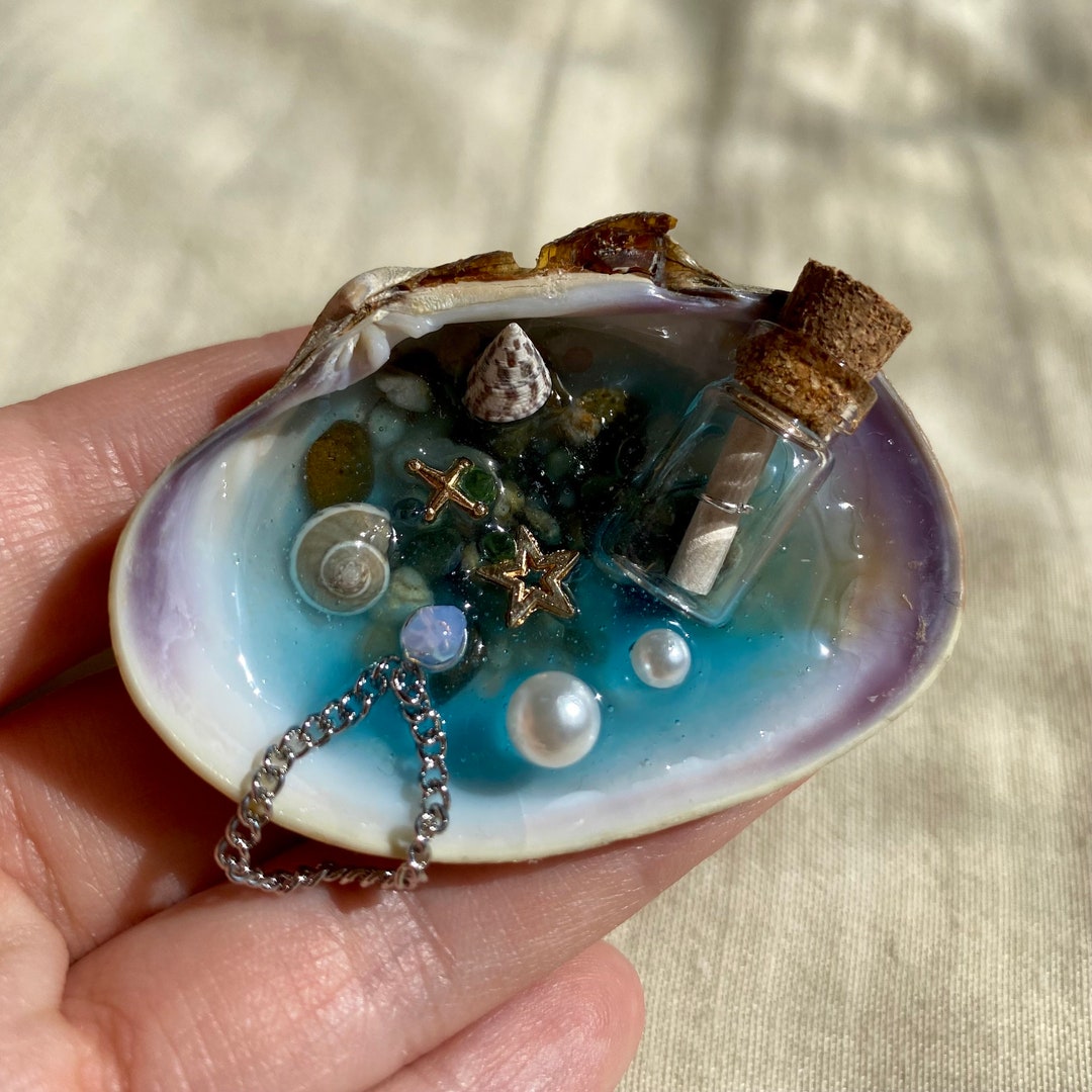 Glow-in-the-dark Mini Clam Resin Desk Decor - Etsy