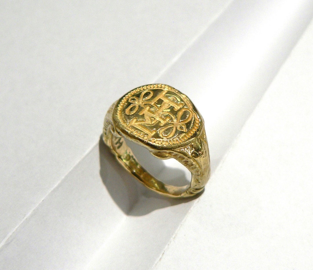 The 18 Carat Gold Darnley Ring - Etsy