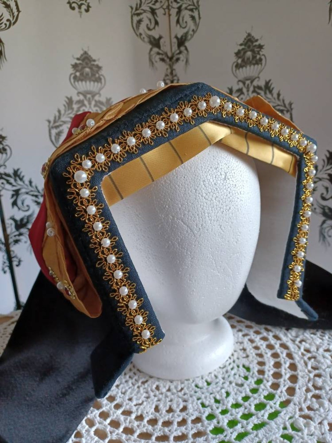 Lady Elinor's Gable Hood - Etsy