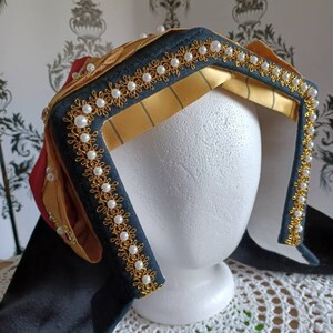 Lady Elinor's Gable Hood - Etsy