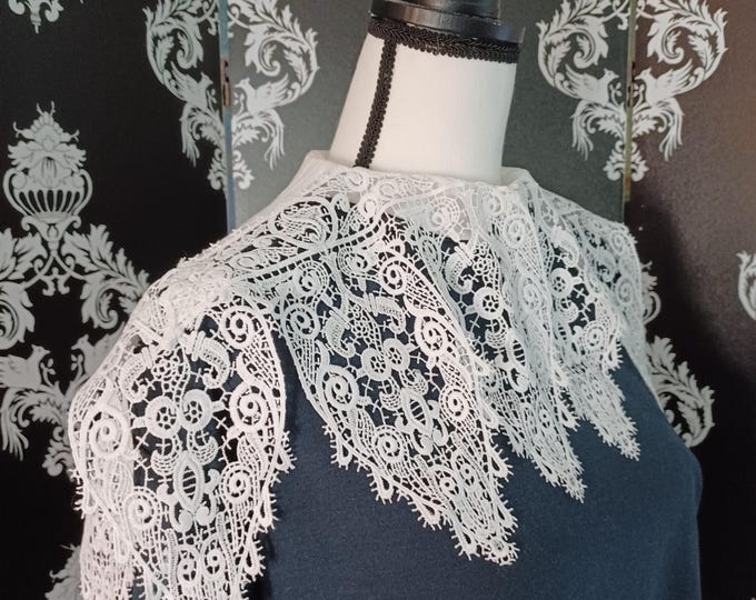 Pierre's Falling Collar - Etsy