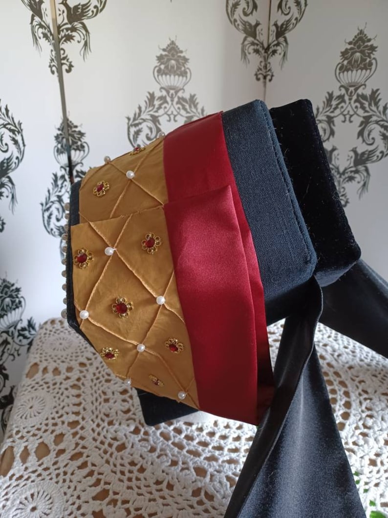 Lady Elinor's Gable Hood - Etsy